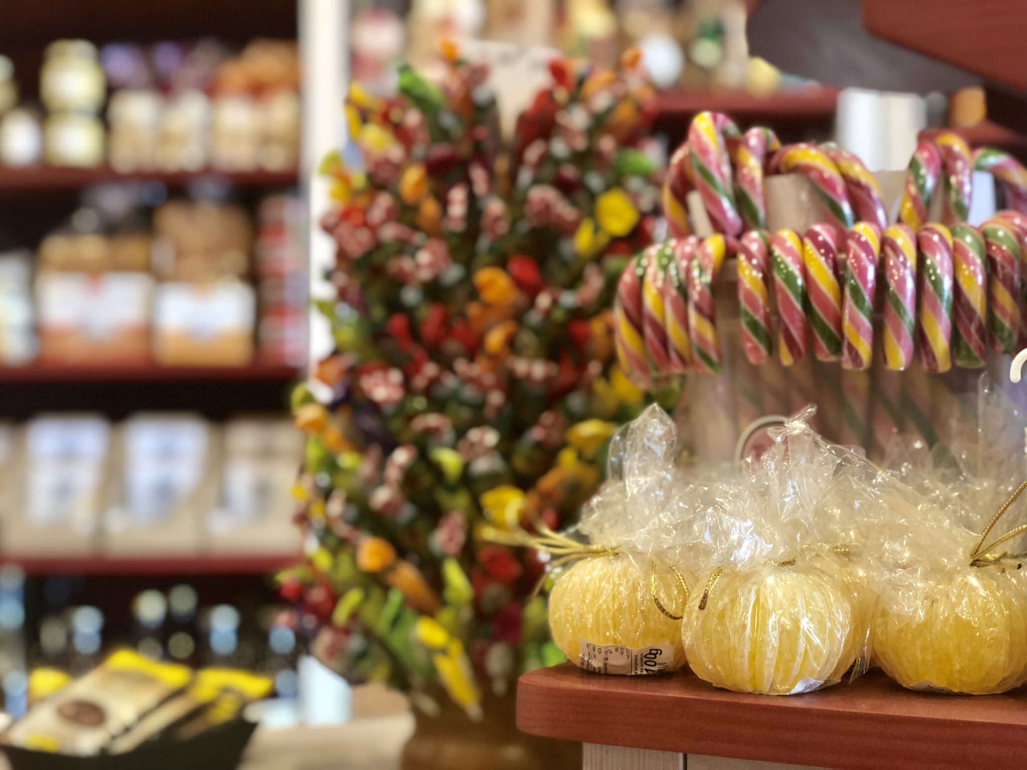 Vive la gourmandise et la confiserie avec nos bonbons et biscuits